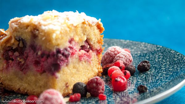 Moelleux aux amandes et son cœur de fruits rouges | Allez hop Eileen